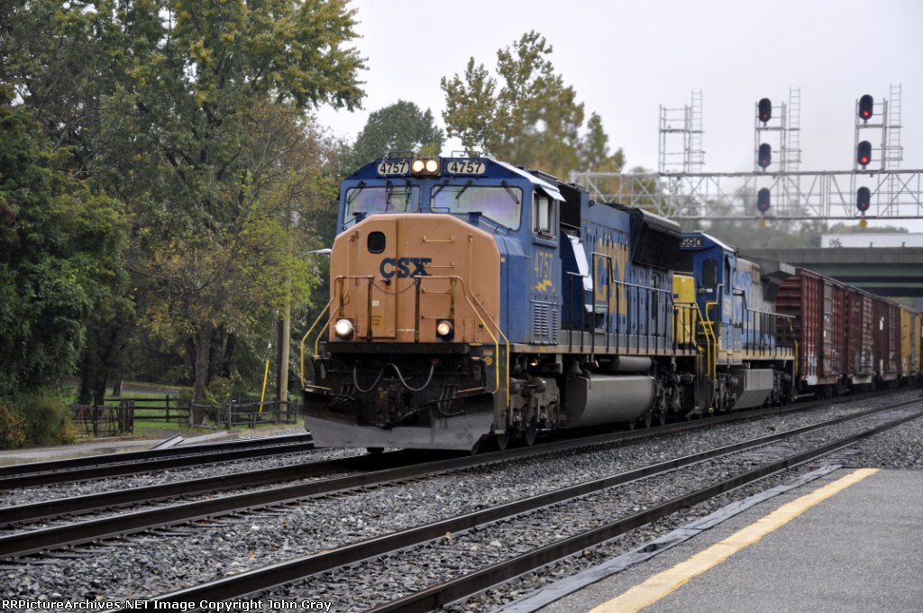 CSX 4757 (SD70MAC)